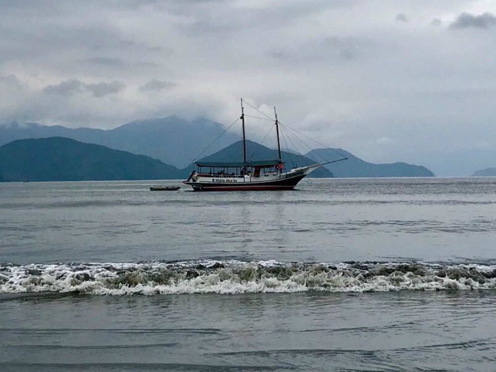 Passeio de escuna é opção de lazer para turistas em Ubatuba, SP | Verão ...