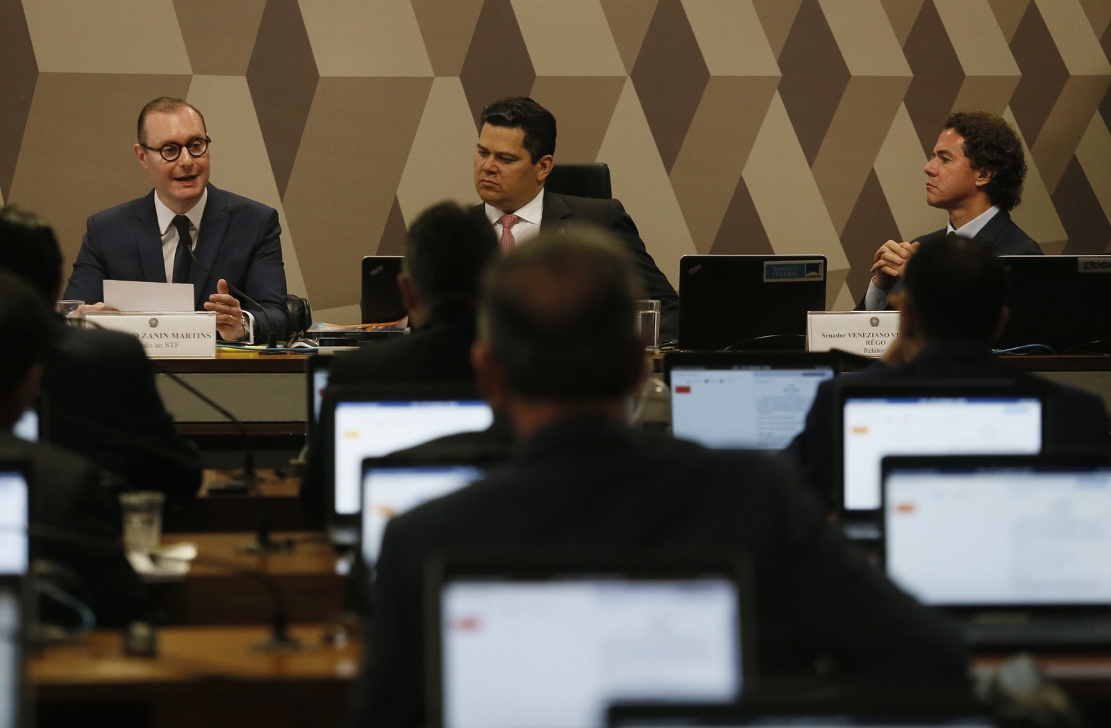 Flávio Bolsonaro Elogia Zanin Por Ser Garantista E Diz Que Aprovação