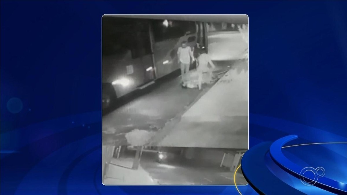 Imagens mostram agressão a homem queimado dentro de carro pela ex ...