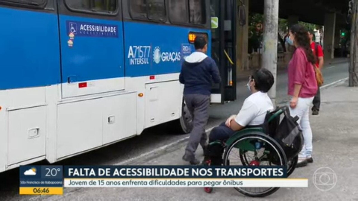 Menino cadeirante relata dificuldade em acessibilidade nos ônibus para ...