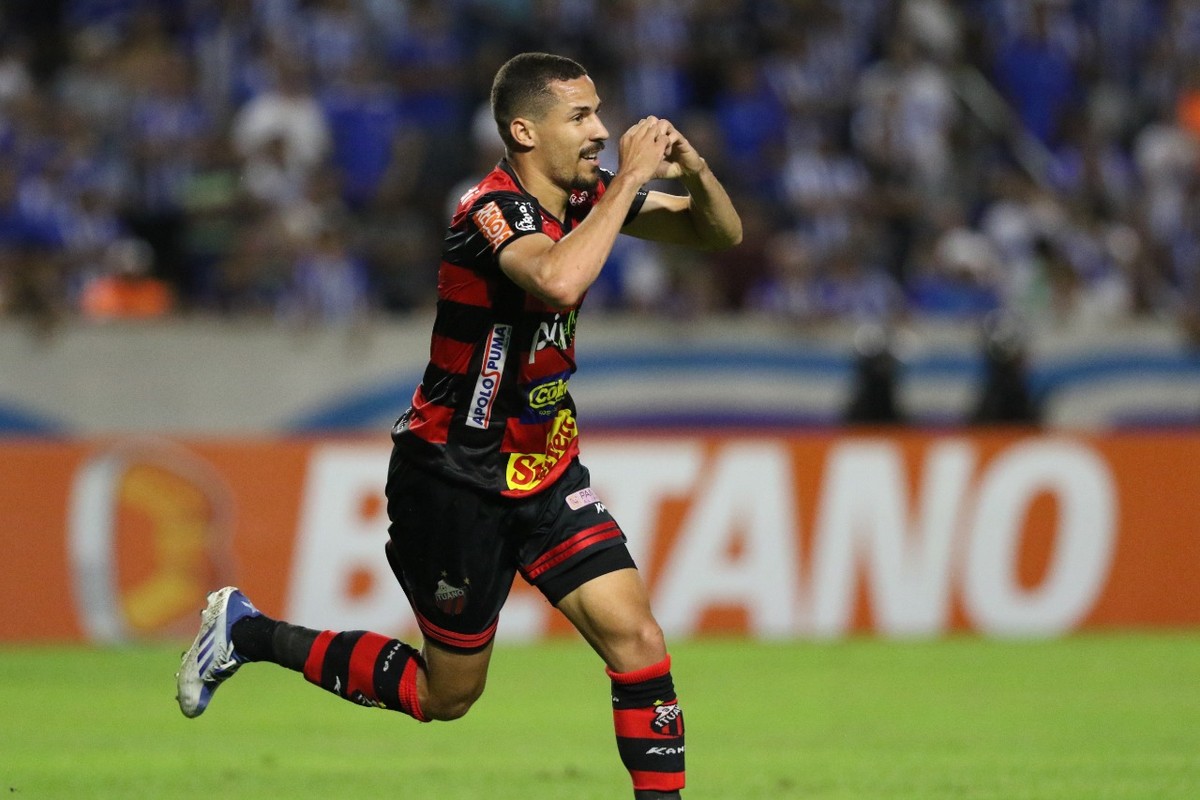 Ex-vendedor de iscas de pesca e apaixonado por livros: conheça a ...