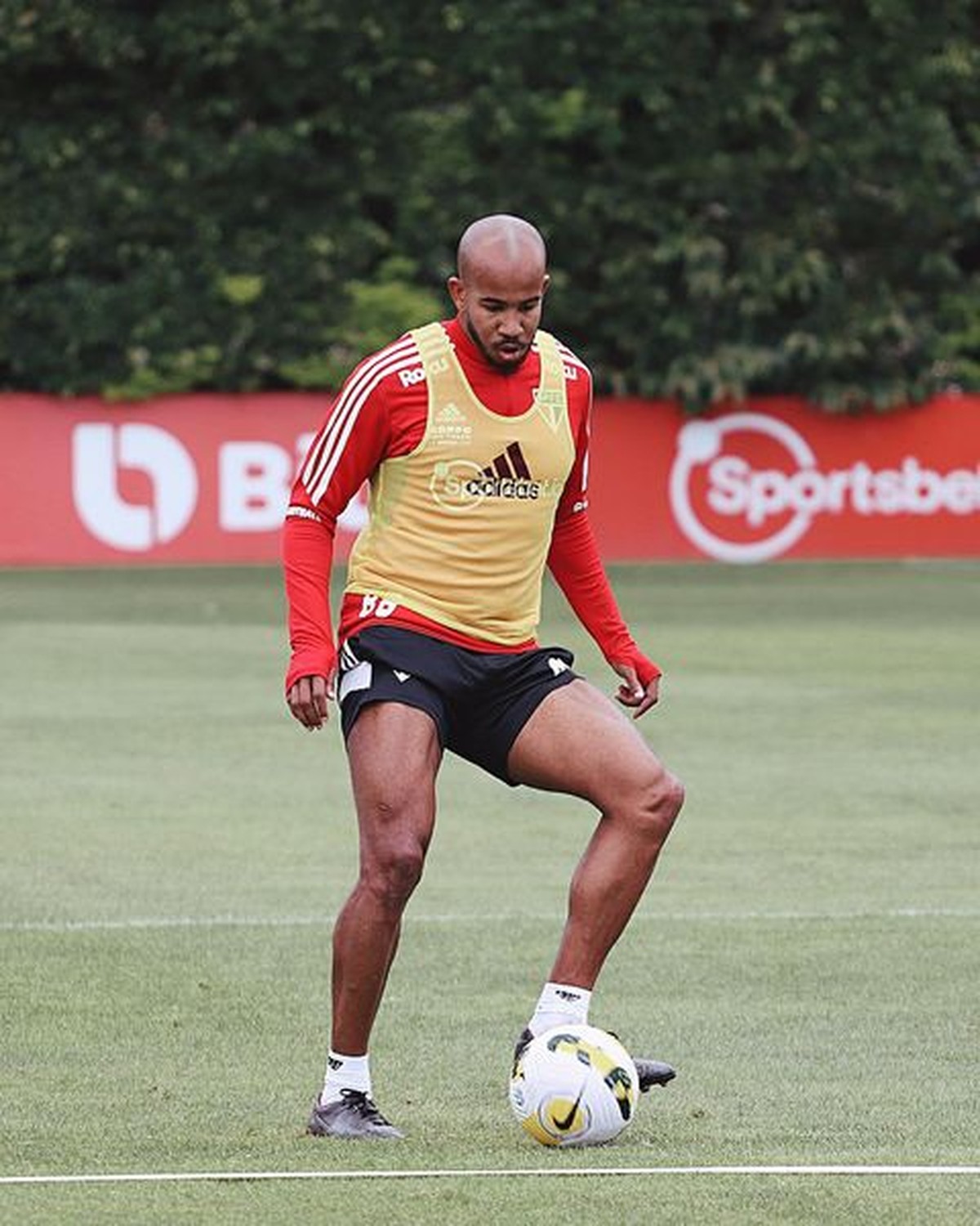 Patrick treina normalmente no São Paulo após reclamar de ser ...