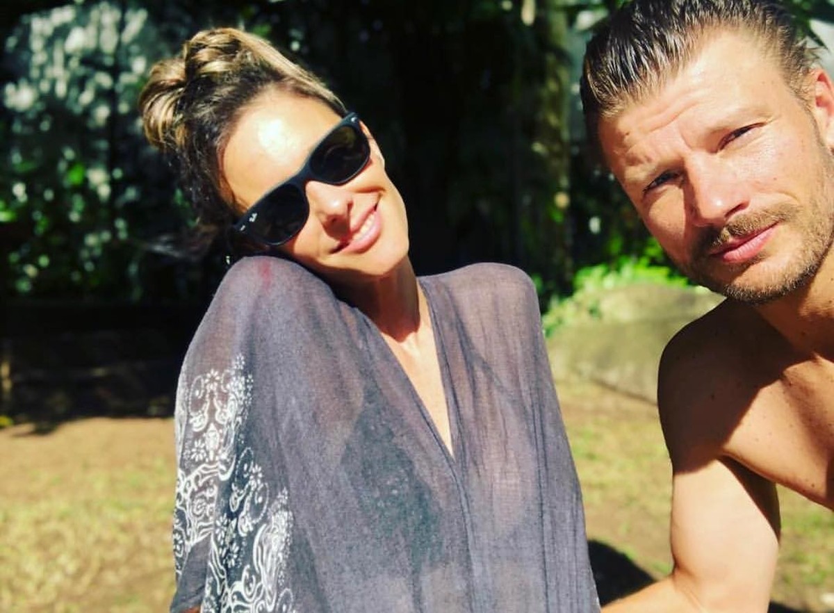 Grávida de terceiro filho, Fernanda Lima tira foto cheia de carisma ao ...
