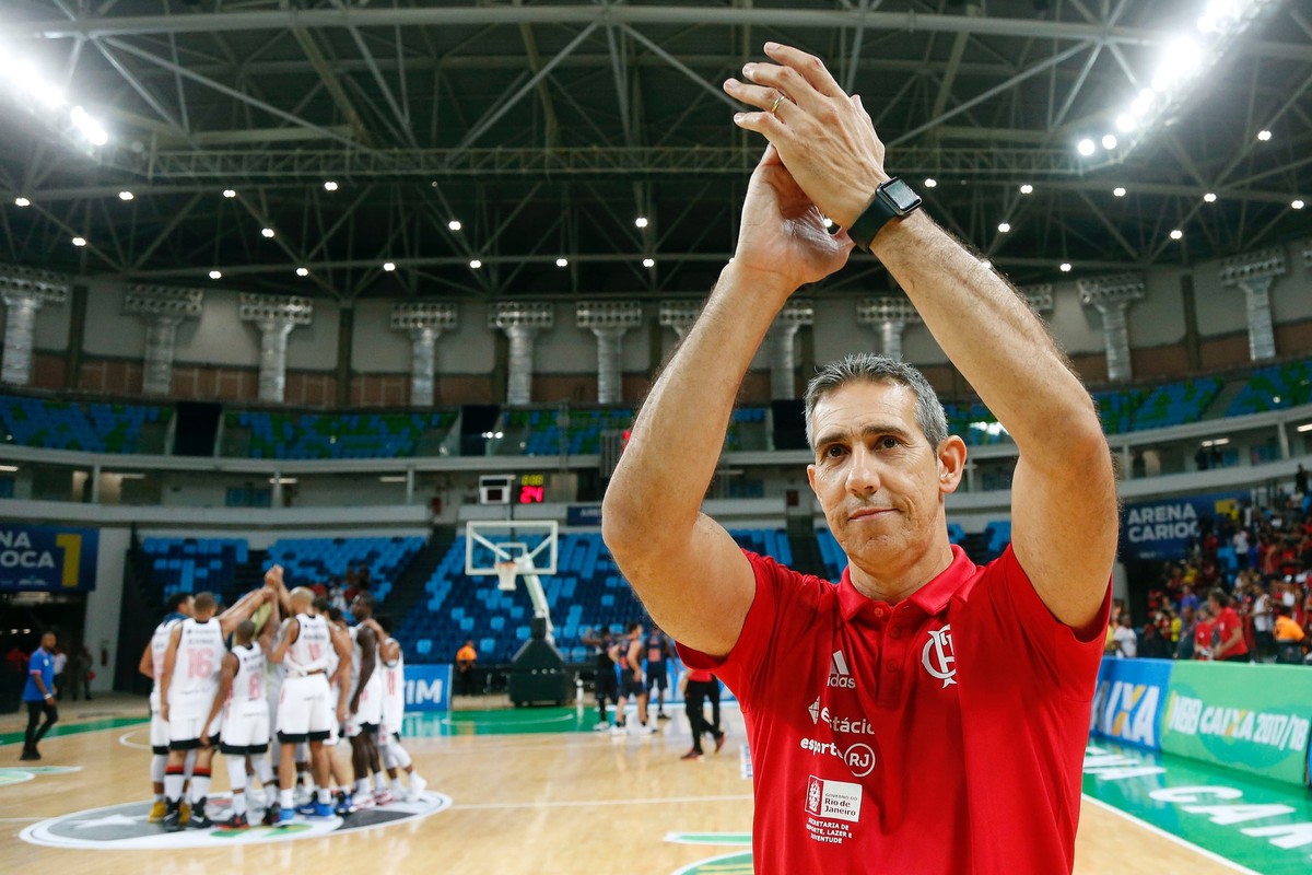 José Neto deixa o comando do Flamengo depois de seis anos | basquete | ge