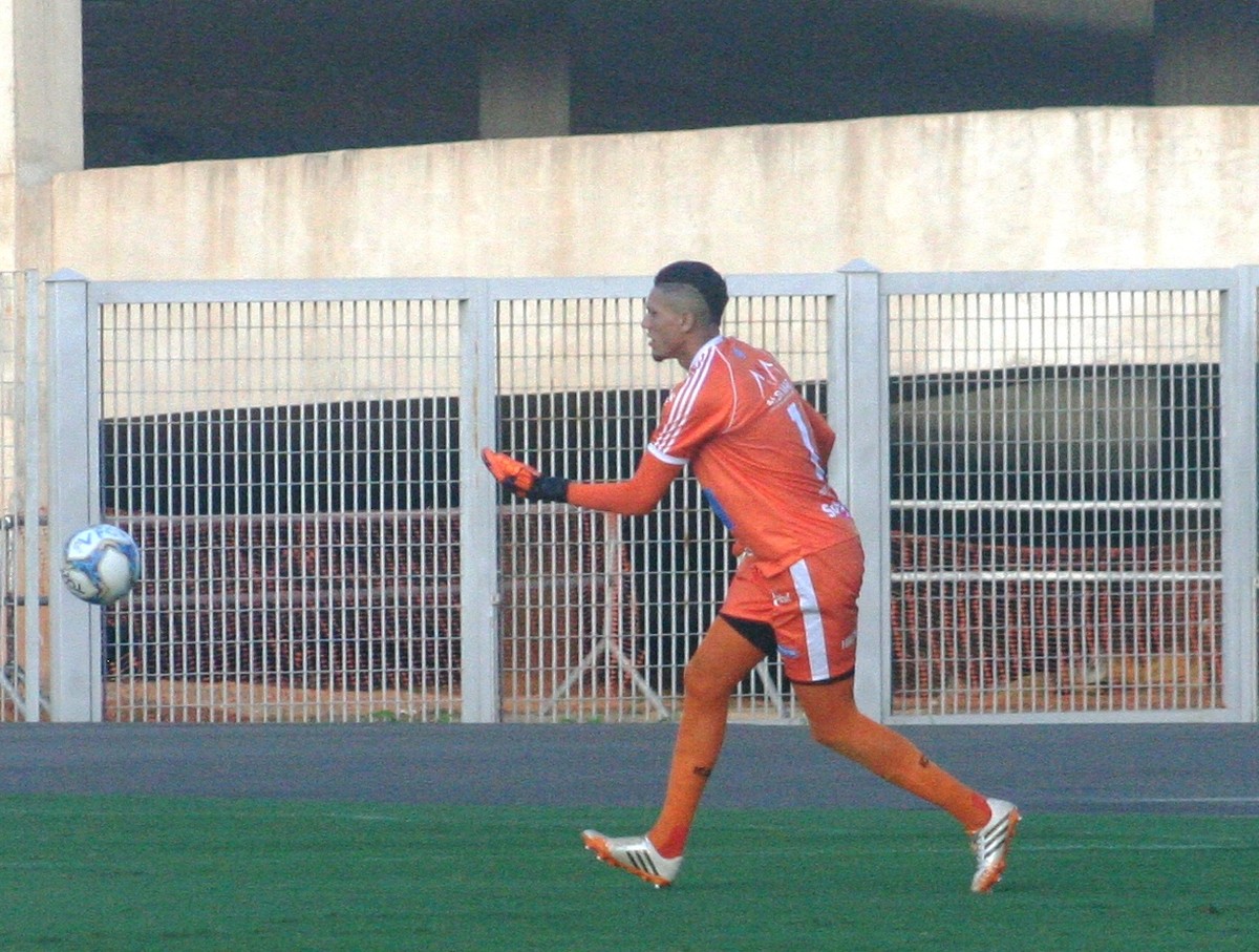 Harrison critica atuação do Vitória-ES em derrota para a Caldense ...
