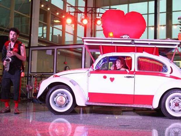 G1 - Peça 'Um fusca em Cons(c)erto' é destaque no shopping de ...