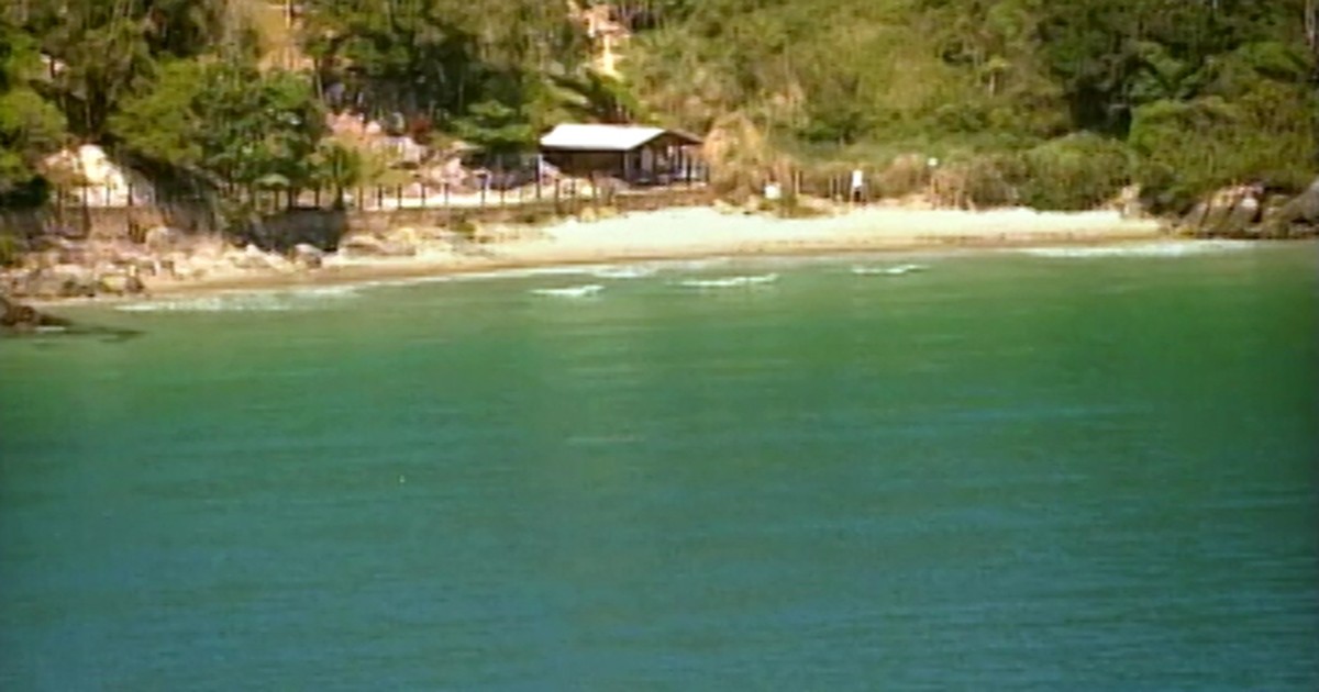Jornal Hoje - Praia de Santa Catarina é cercada por morros e tem trilha ...