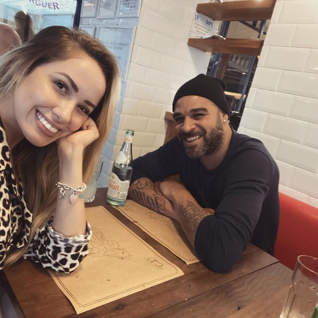 Namorada de Adriano Imperador se declara: Namorada de Adriano Imperador se declara:
