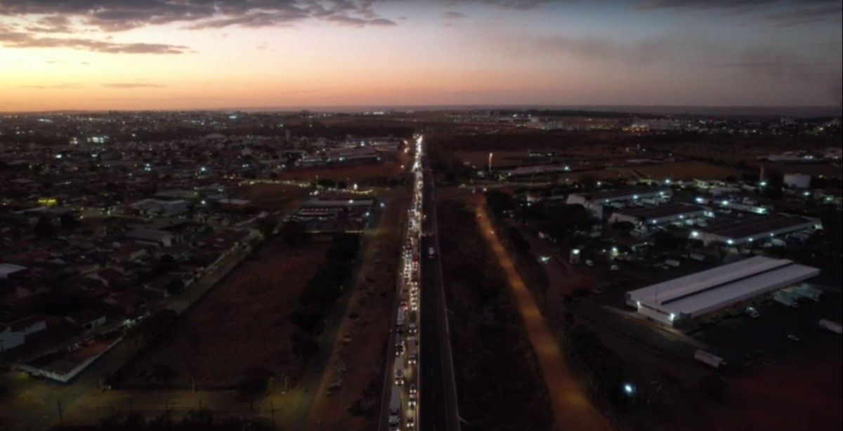 Batida entre caminhões deixa trânsito da BR-050 comprometido por 4 ...