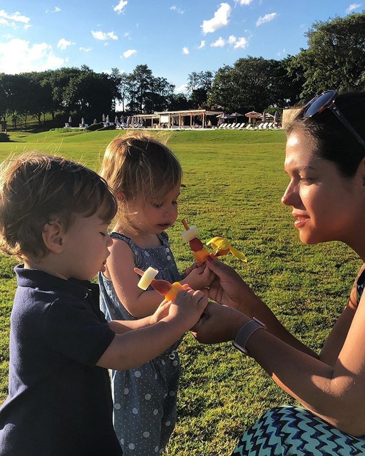 Thais Fersoza celebra chegada de outubro com foto fofa dos filhos: "Mês ...