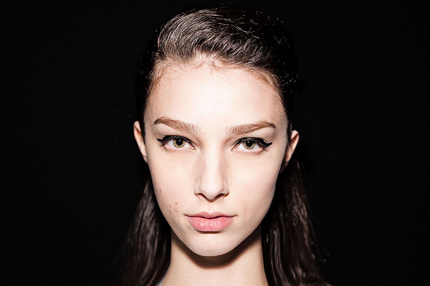 Uma modelo, 9 looks: a beleza mutante de Larissa Marchiori no SPFW ...