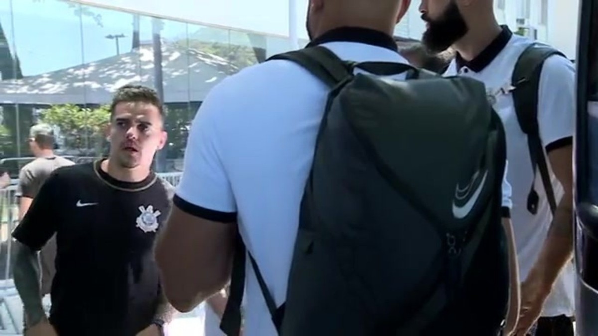 Fagner, do Corinthians, escuta agradecimentos de torcedores do Flamengo ...