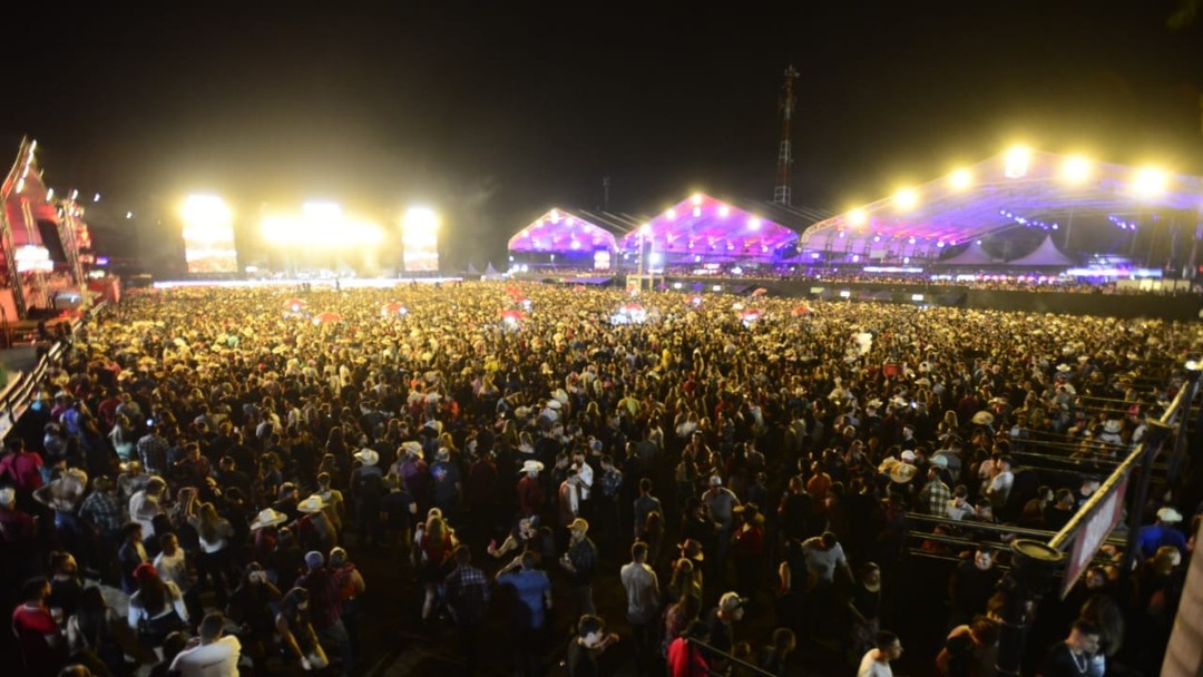 rodeio, festa do peão, jaguariúna, RED eventos, montaria, sertanejo ...