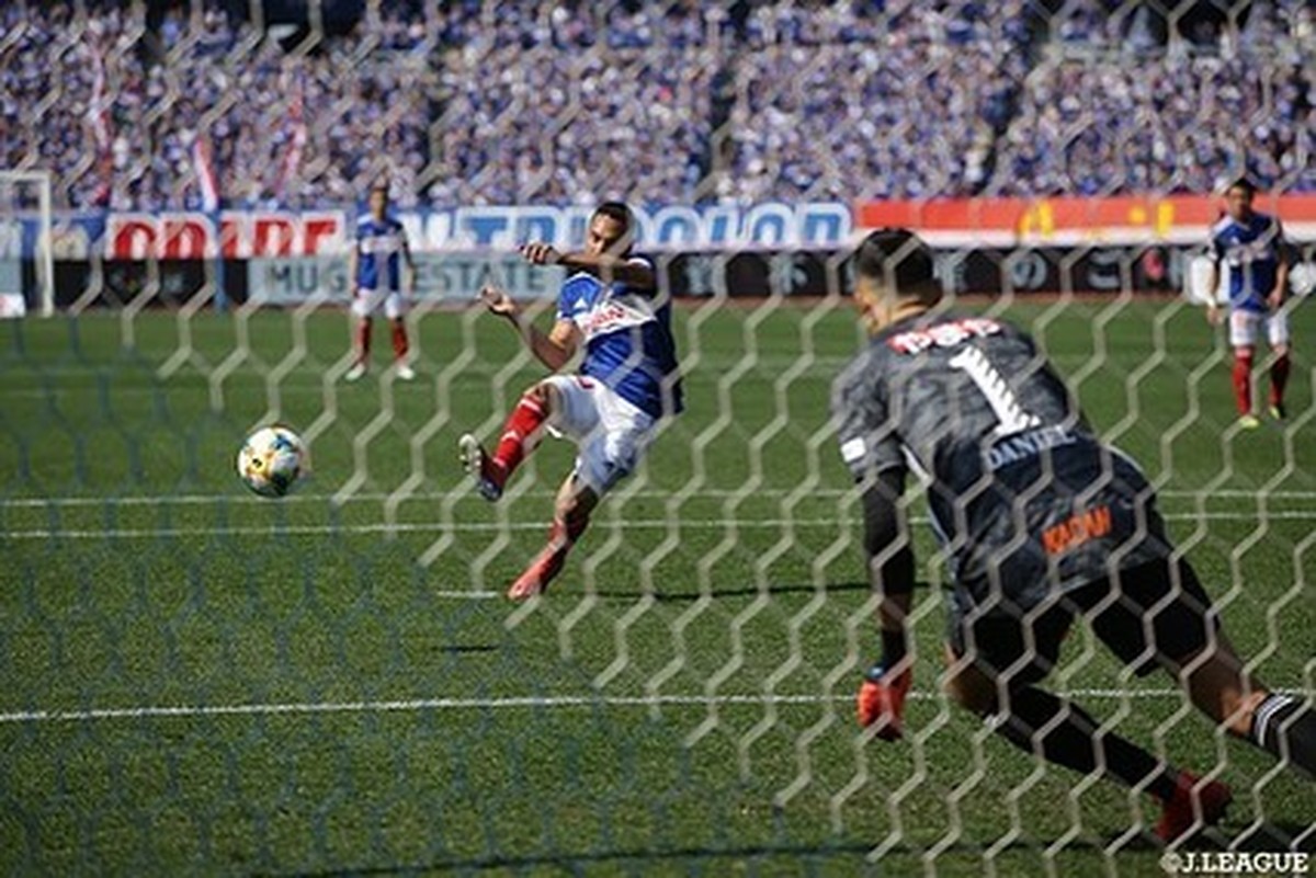 Emprestado pelo Bahia, Edigar Junio supera campeões mundiais e assume ...