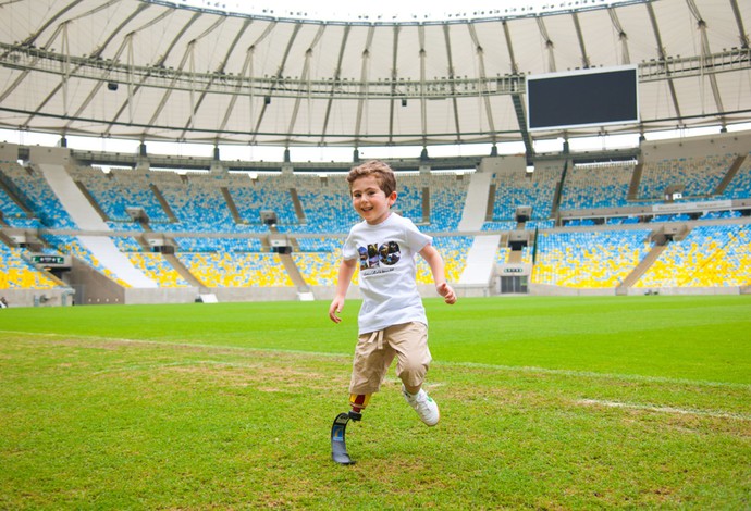 Rio Woolf, fã de Alan Fonteles, inspira crianças em escola e visita ...