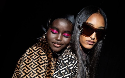 A beleza da Versace é a sua nova referência de maquiagem colorida ...