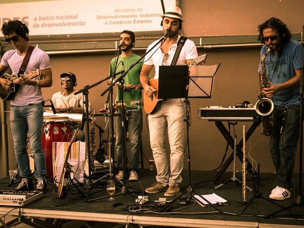 G1 - 'Chutando o Balde' se apresenta no Carnaval de Petrópolis, no RJ ...