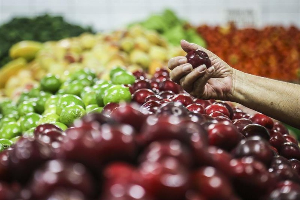 Quilo de frutas e verduras é vendido a R$ 1,79 na 'Quarta Mais Saudável' dos Sacolões da Família ...