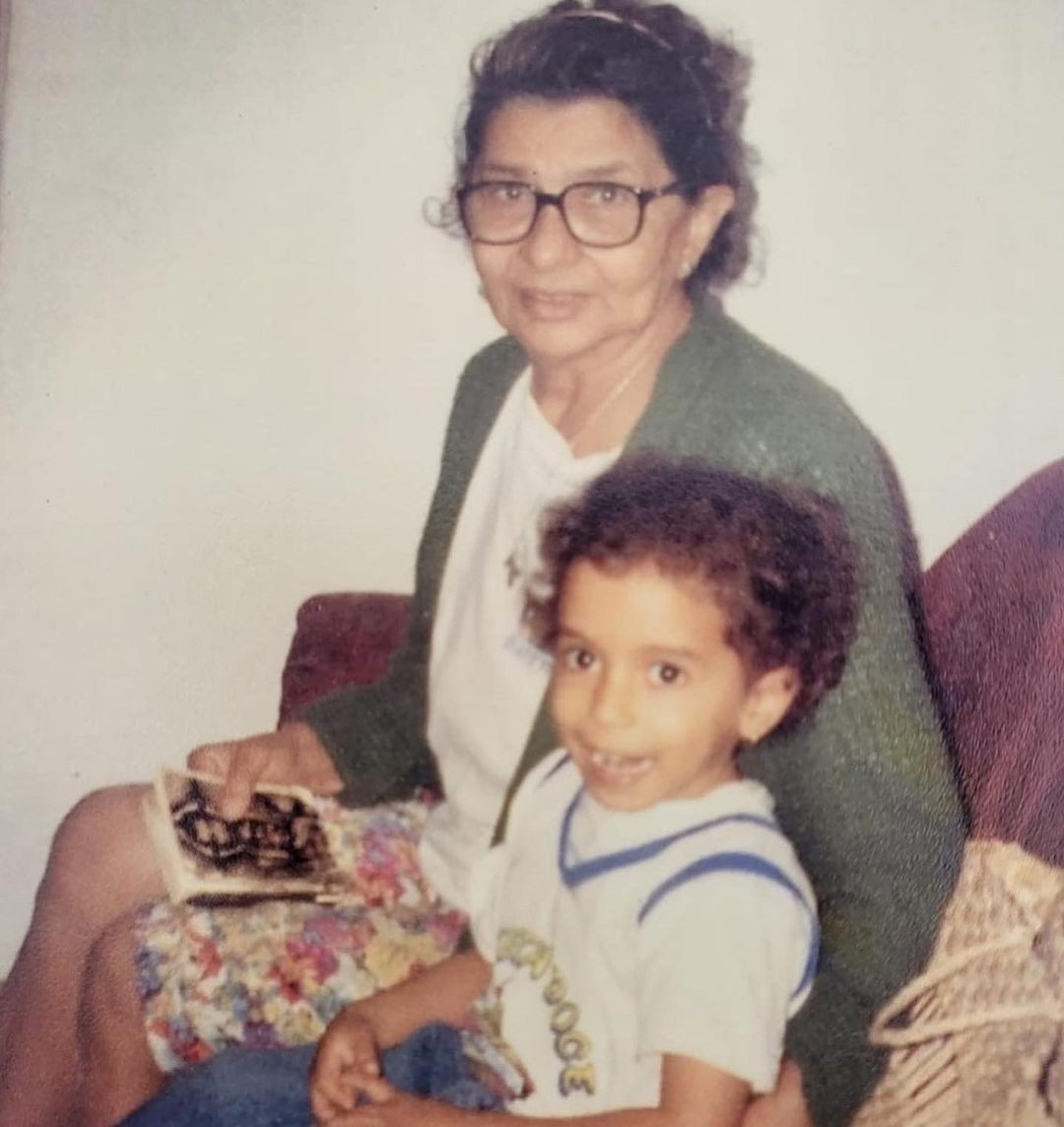 Mãe de Anitta recorda gravidez em post no aniversário de 30 anos da cantora