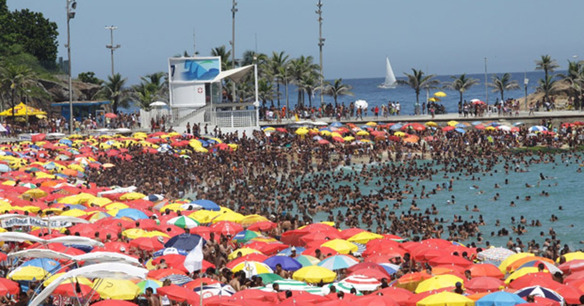 G1 - Com temperatura acima de 38º C, Rio tem domingo de praias lotadas ...
