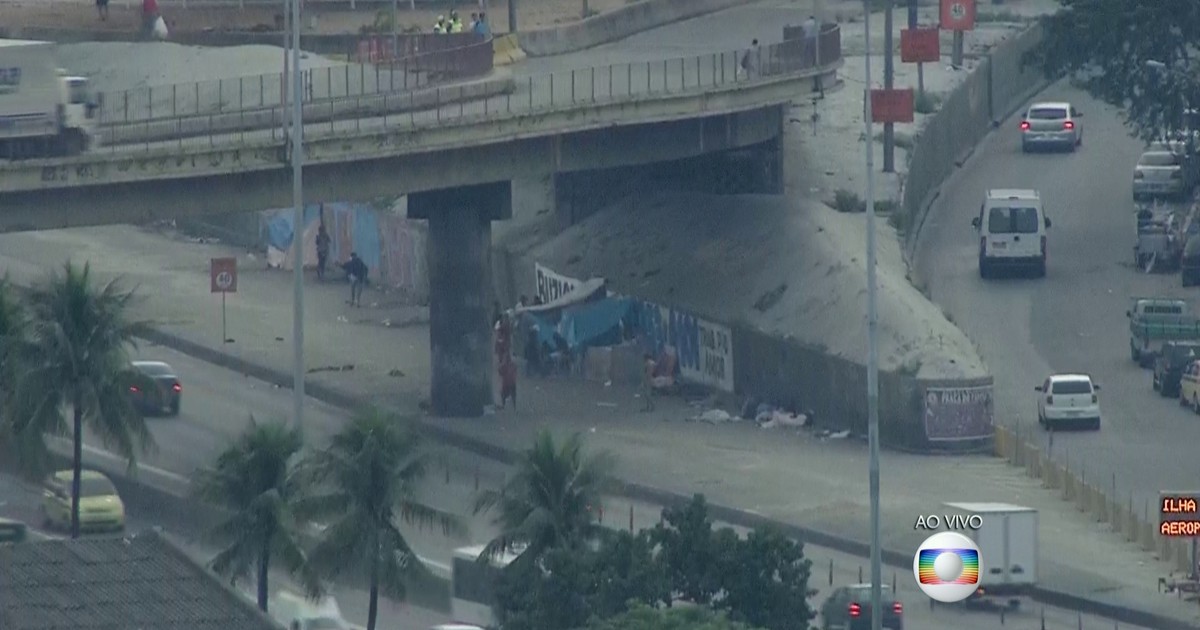 G1 - Imagens mostram usuários de crack em viaduto do Subúrbio do Rio ...