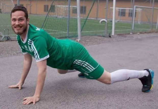 Não cheirou bem: lateral sueco é expulso por "problemas intestinais"