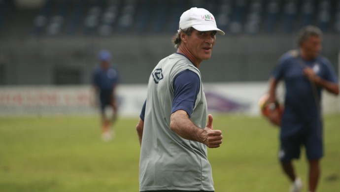 'O grupo está fechado comigo', desabafa técnico Charles Guerreiro ...