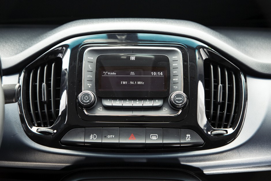 Teste: Fiat Uno 2017 1.0 e 1.3 Firefly | Testes | autoesporte