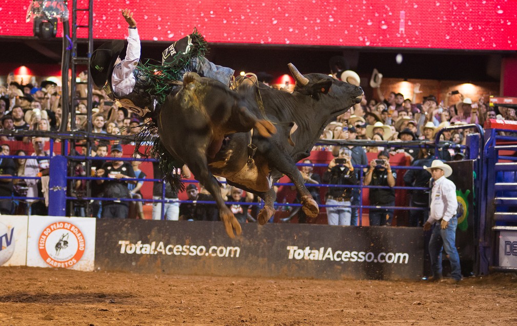 Barretos 2018: Peões disputam a final do Rodeio Internacional; FOTOS ...