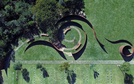 Arquitetura de cemitério em São Paulo ajuda visitantes a lidar com luto ...