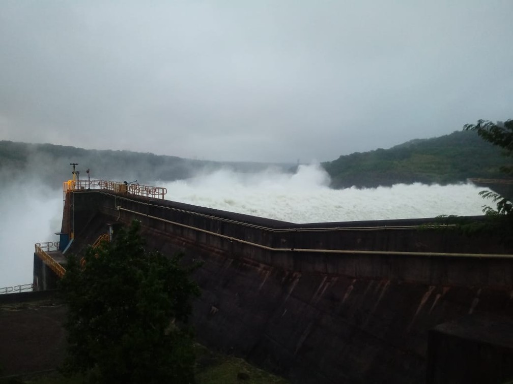 Após sete meses, Usina de Itaipu volta a abrir vertedouro; FOTOS
