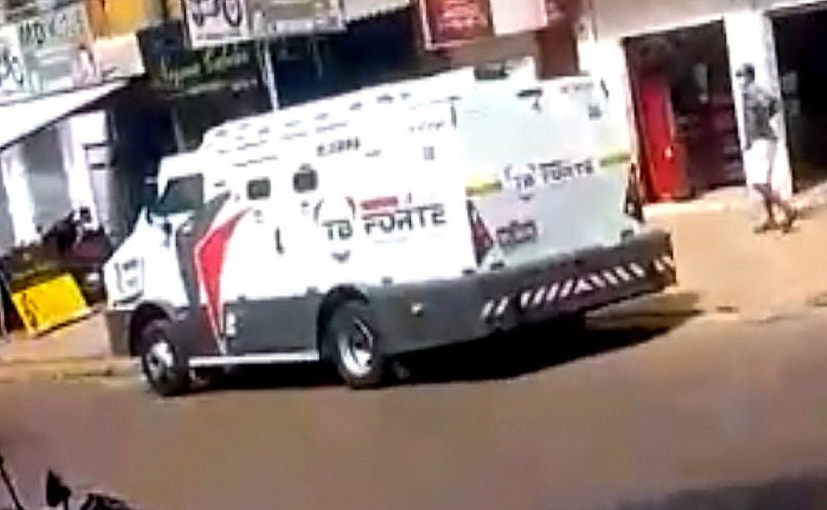 Tentativa De Assalto A Carro Forte Tem Troca De Tiros Na Zona Leste De
