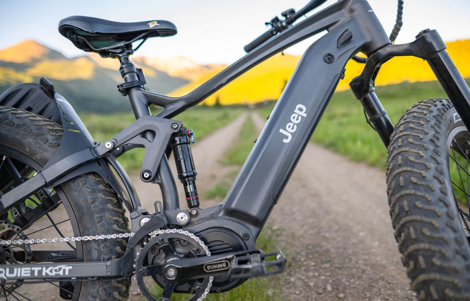 Bicicleta elétrica aventureira da Jeep tem autonomia de 71 km, mas custa quase R$ 40 mil | Motos ...