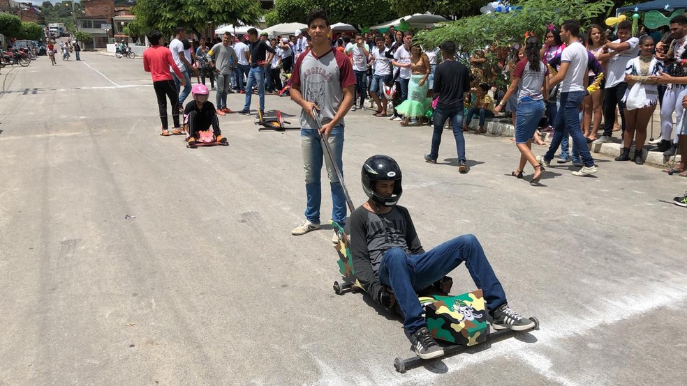 Corrida de carros de rolimã une diversão e solidariedade na Zona da ...