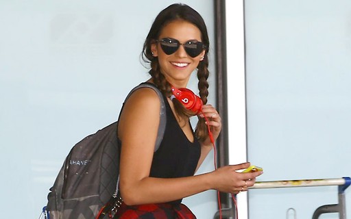 Após temporada nos EUA, Bruna Marquezine volta ao Rio de Janeiro - Quem ...