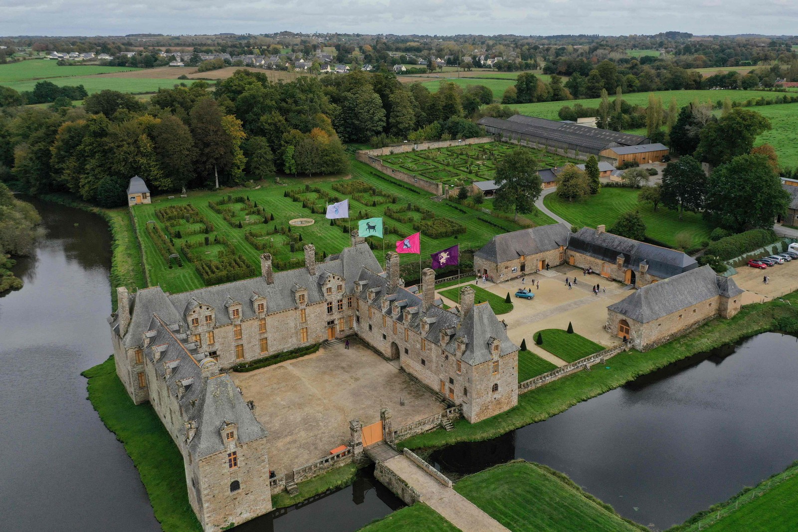 Na França, castelo vira uma Hogwarts sem Harry Potter e causa polêmica ...