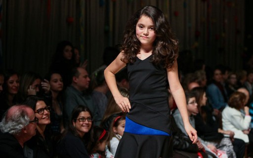 Elisa, filha de Sandra Annenberg, estreia nas passarelas - Quem | QUEM News