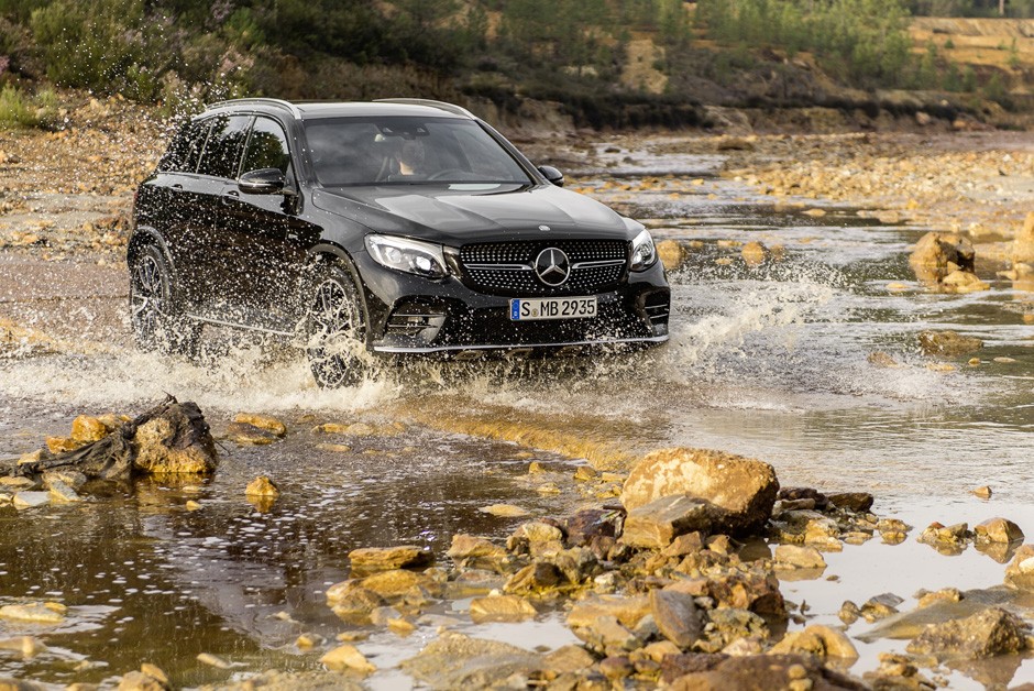 Cotado para o Brasil, Mercedes apresenta o AMG GLC 43 4MATIC | Carros ...