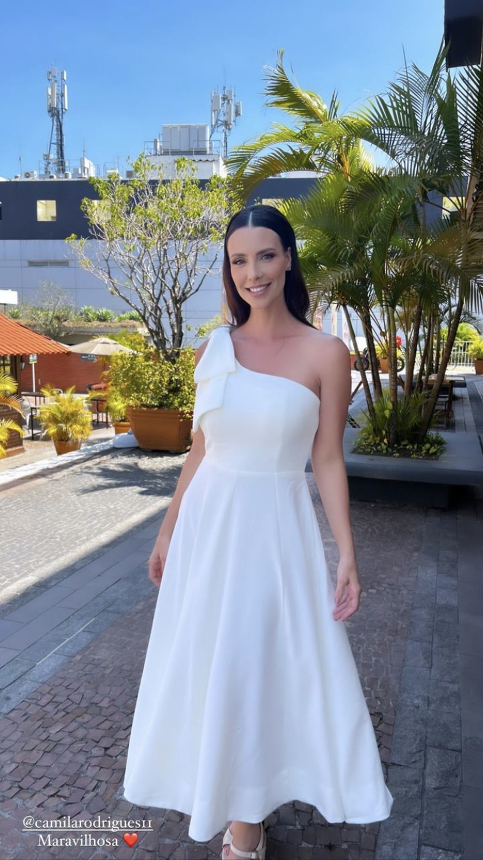 Quatro meses após dar à luz, Camila Rodrigues se casa. Veja fotos