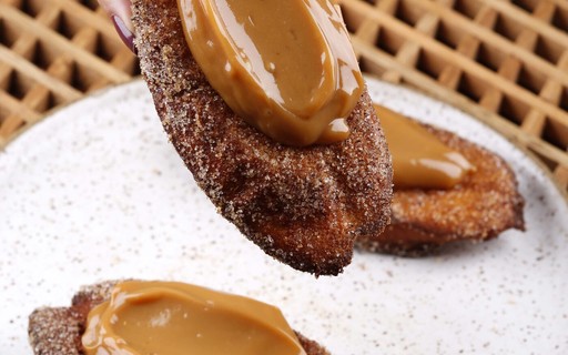 Receita simples de rabanada com doce de leite - Casa Vogue | Receita