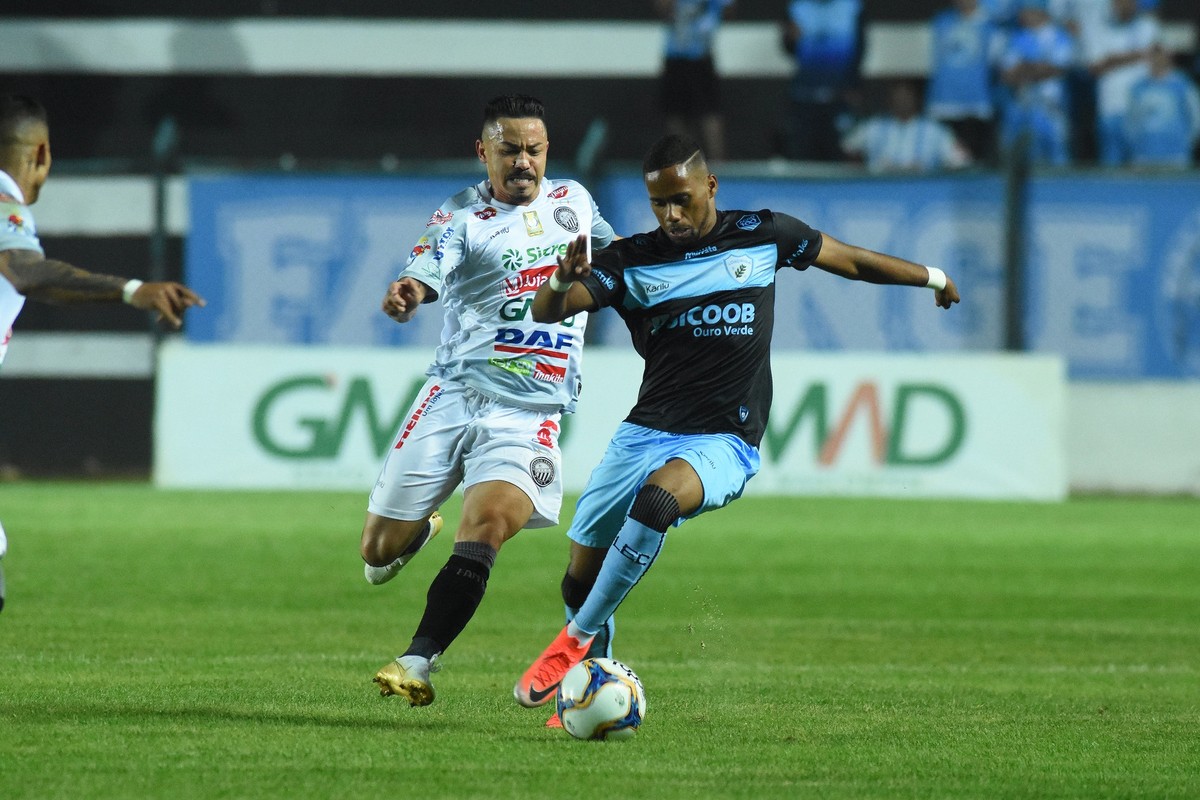 Alemão cobra melhora de Anderson Oliveira no Londrina: "Jogar o que ...