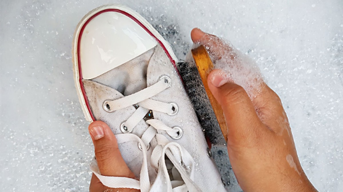 Aprenda a cuidar e lavar os seus tênis sem cometer nenhum erro | Black ...