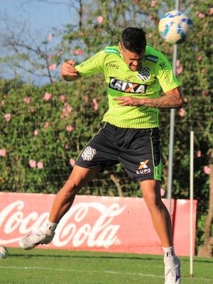 Rafael Bastos é liberado, treina no CFT pelo Figueira e deve encarar o ...