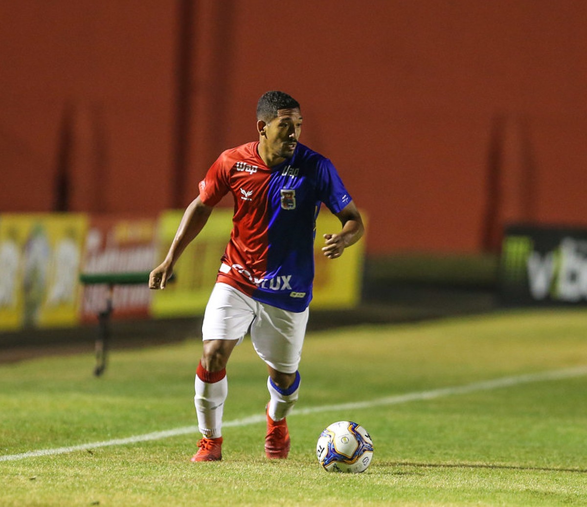 Com Éder Sciola suspenso, Léo Príncipe ganha nova chance no Paraná ...