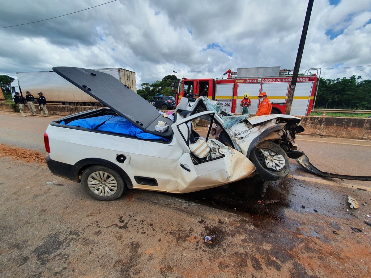 Acidente entre carro e carreta deixa motorista em estado grave na BR ...