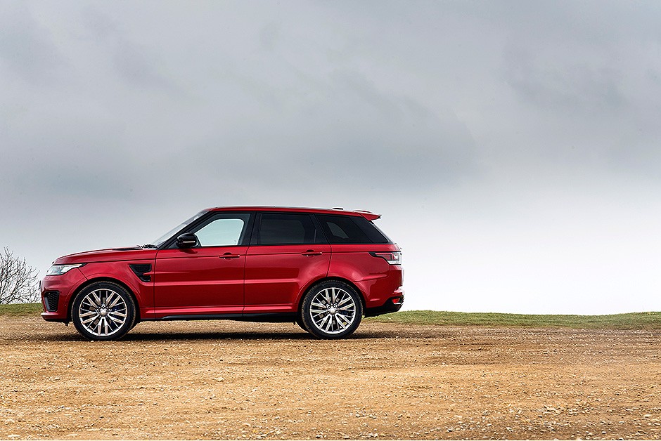 Na pista com o Land Rover Range Rover Sport SVR | Testes | autoesporte