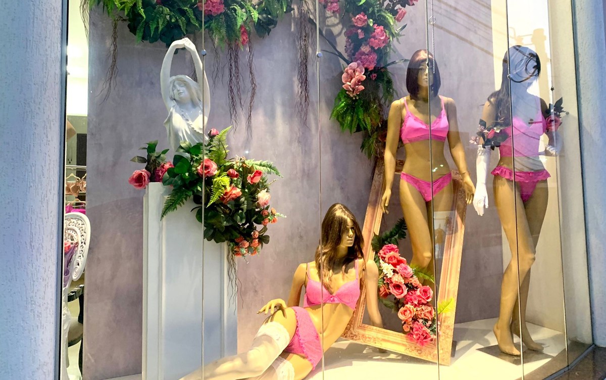 Barbiecore: tendência inspirada na boneca ganha destaque em tons de rosa nas vitrines de Juruaia ...