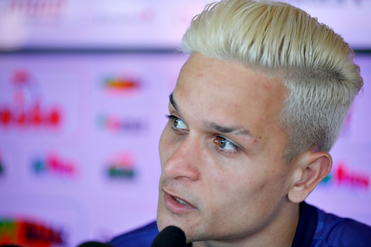 Ansioso para voltar a jogar, Artur explica novo visual platinado e ...