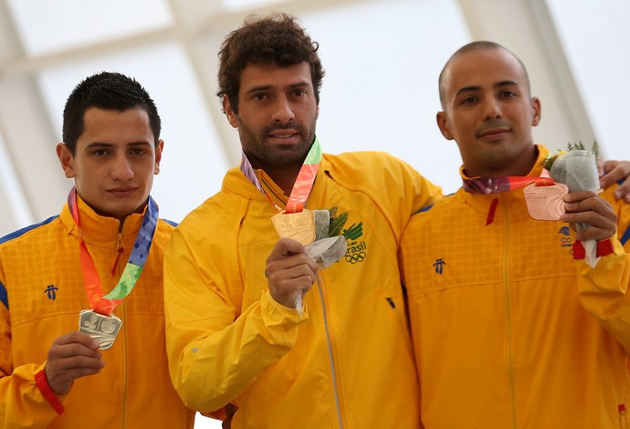 Hugo Parisi conquista mais um ouro para o Brasil nos saltos ornamentais ...