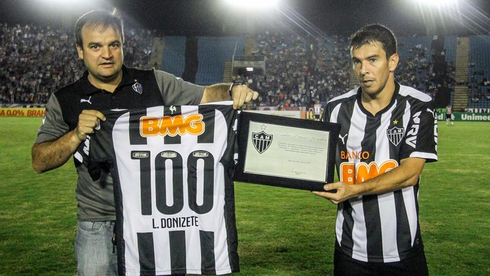 Com 106 jogos pelo Galo, Donizete ganha placa e vitória de presente ...
